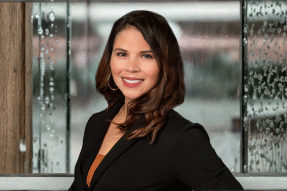 Elsa Thora’s Unfiltered Journey: From Ordinary Hinge User to Global ...